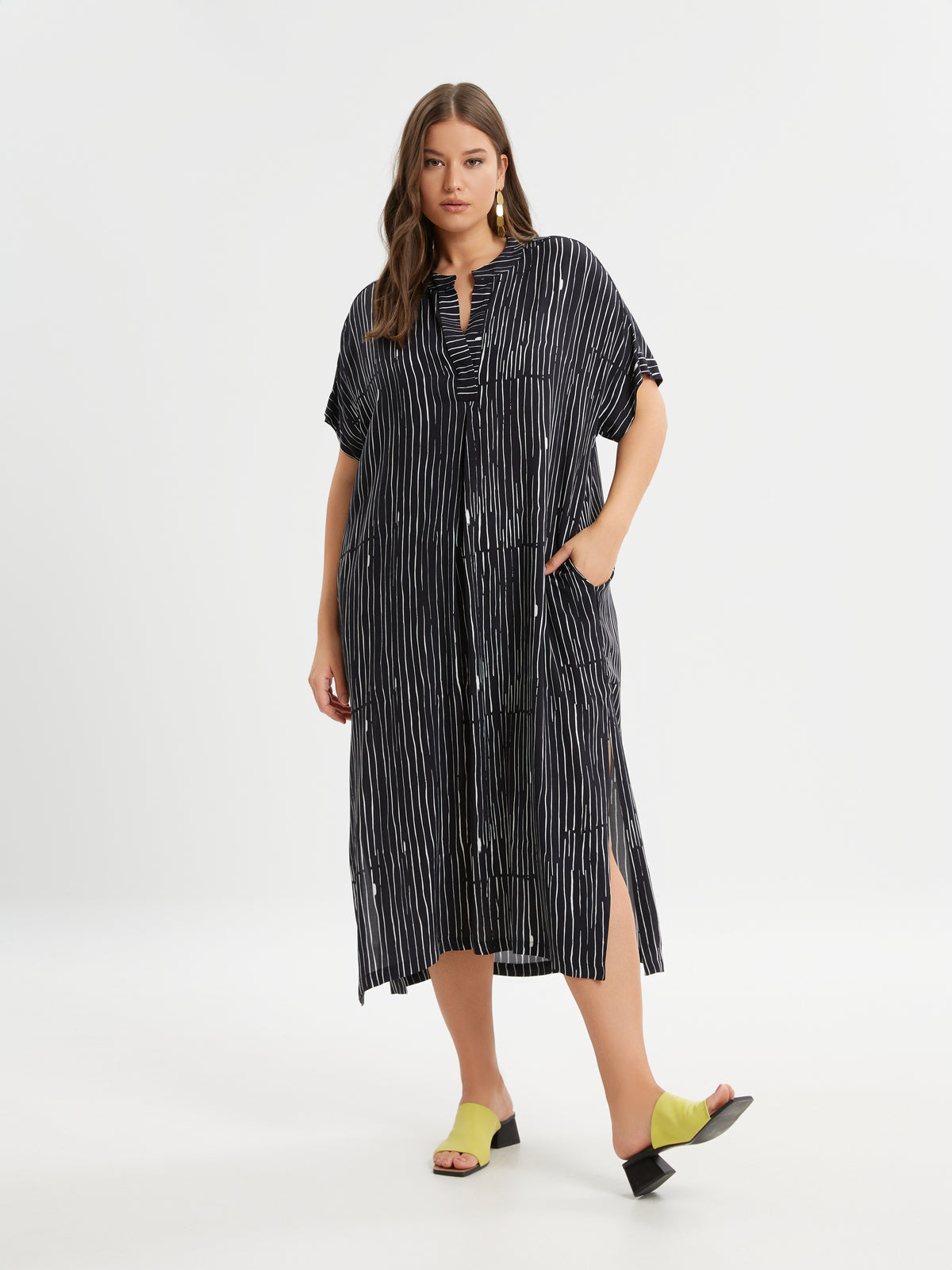 Mat Line Dress in Black | Plus Size Dresses | Wardrobeplus.ie