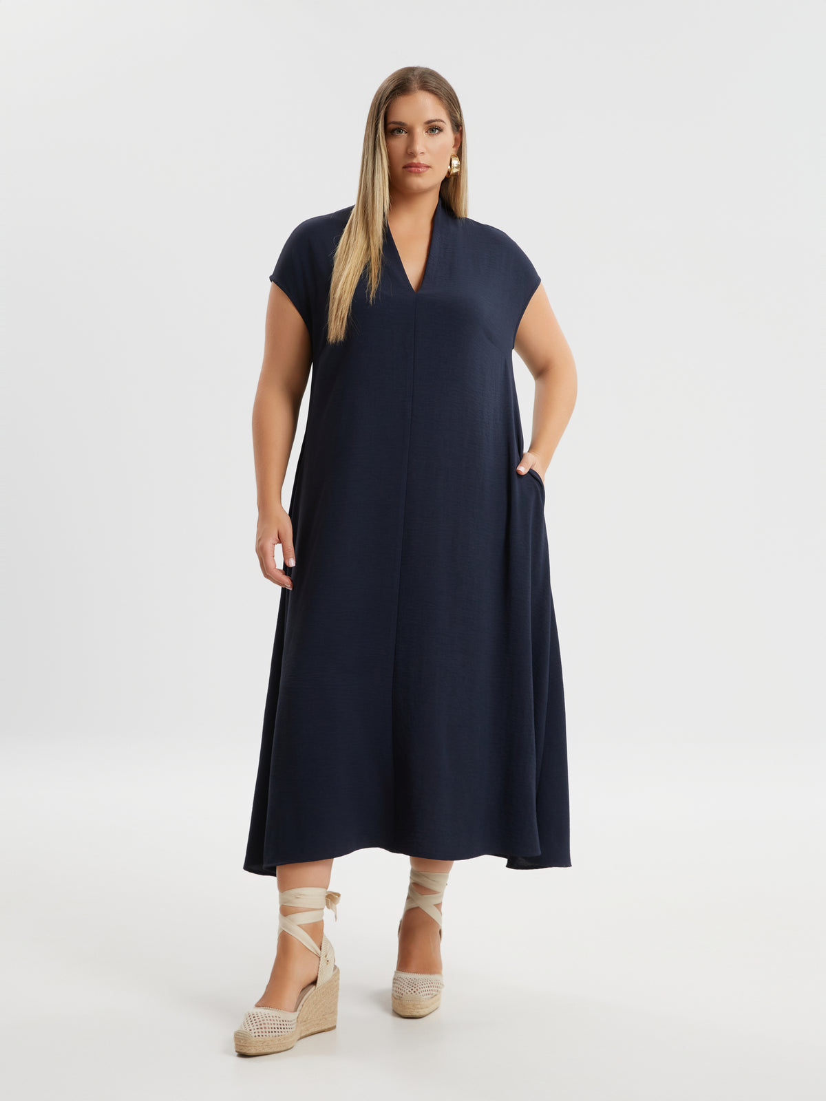 Mat V-Neck Maxi Dress Navy | Plus Size Dresses | Wardrobeplus.ie