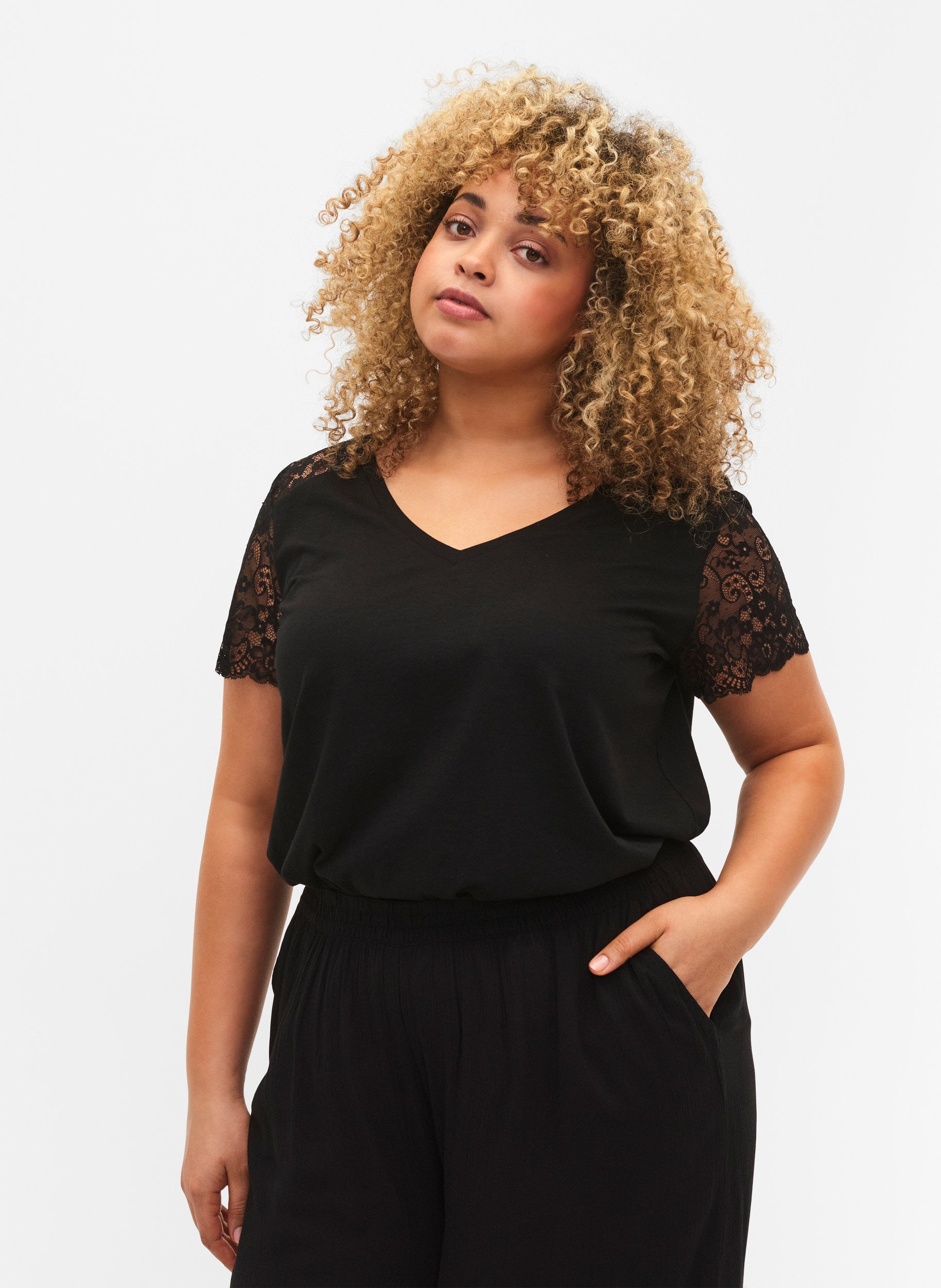 Zizzi Brynn T-Shirt in Black | Plus Size Tops | Wardrobeplus.ie