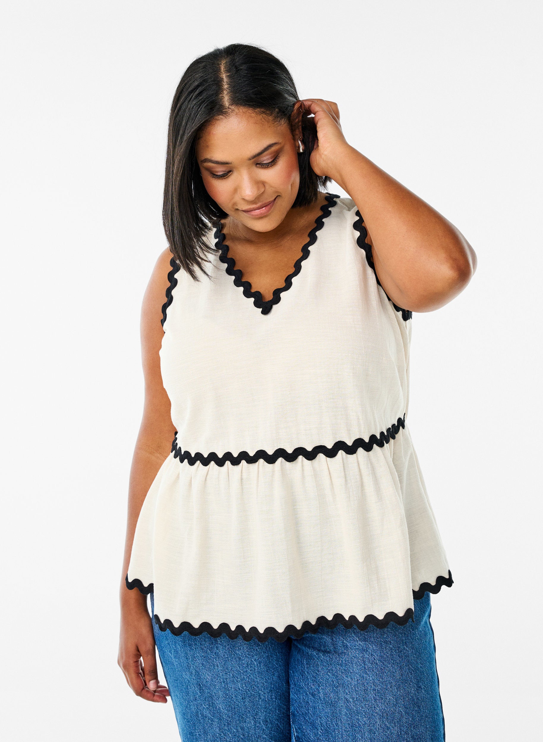 Zizzi Cinna Blouse in Cream | Plus Size Tops | Wardrobeplus.ie